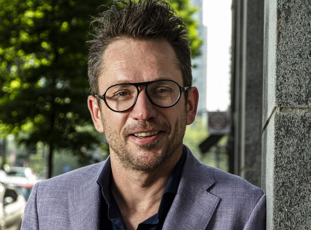 Tom Staal met culinair programma ‘Doorskaveren’ op GoodLIFE Radio ...